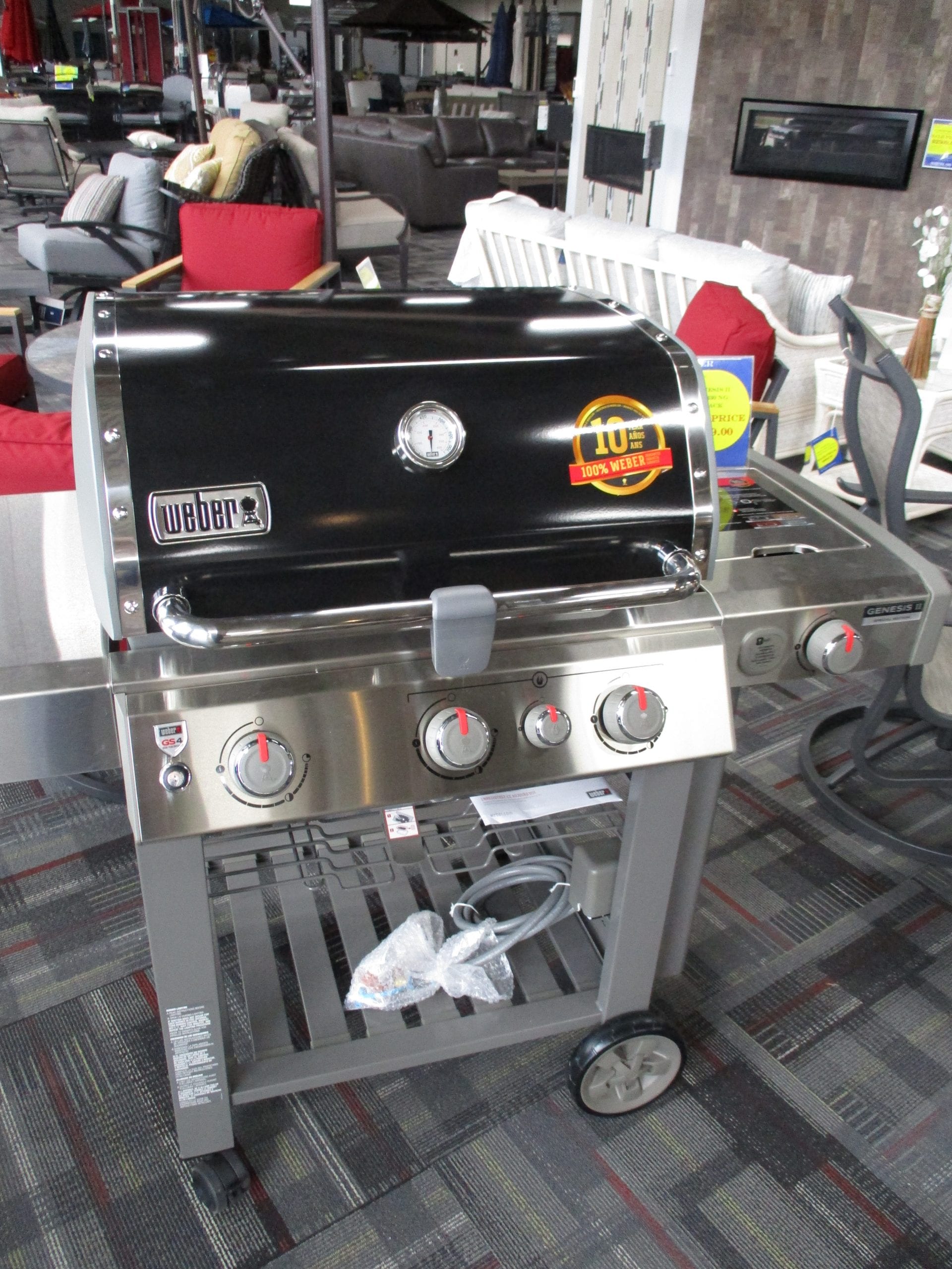 Fireplace Superstore - Urbandale, IA - SE330 NG Black Weber Grill